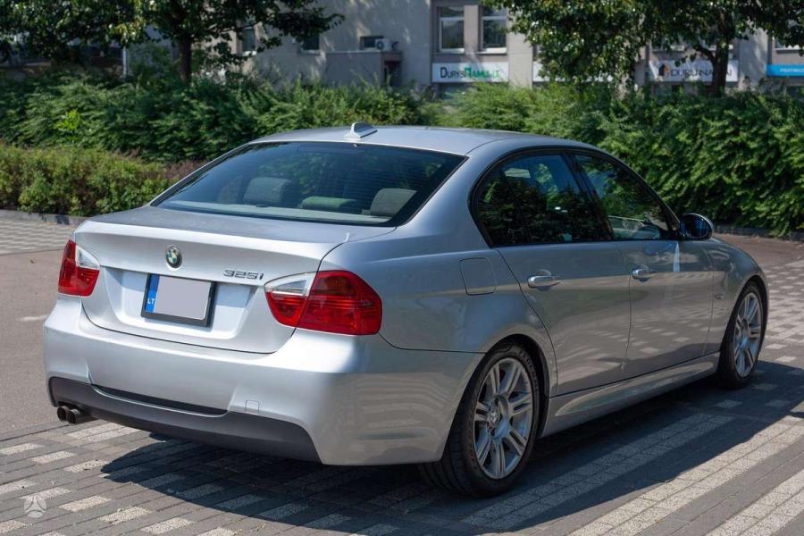 Grey BMW 325 2006 in Vilnius, with an engine capacity of 2.50 L and mileage of 136 thousand km for 4950 €, photo 6 on AUTOMOTO.COM.LV
