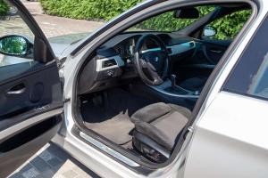 Grey BMW 325 2006 in Vilnius, with an engine capacity of 2.50 L and mileage of 136 thousand km for 4950 €, photo 12 on AUTOMOTO.COM.LV