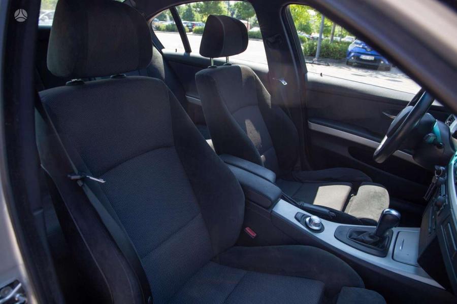 Grey BMW 325 2006 in Vilnius, with an engine capacity of 2.50 L and mileage of 136 thousand km for 4950 €, photo 17 on AUTOMOTO.COM.LV