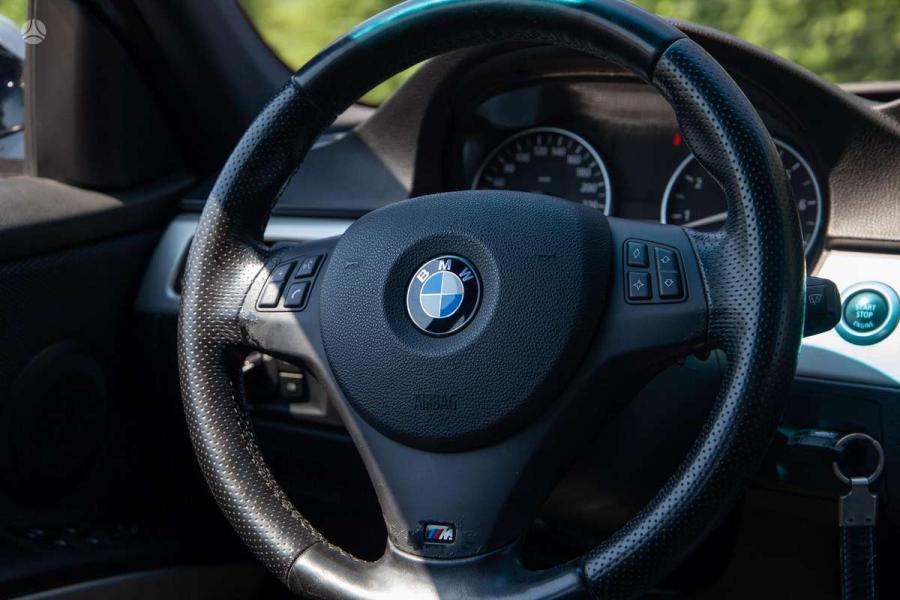 Grey BMW 325 2006 in Vilnius, with an engine capacity of 2.50 L and mileage of 136 thousand km for 4950 €, photo 22 on AUTOMOTO.COM.LV
