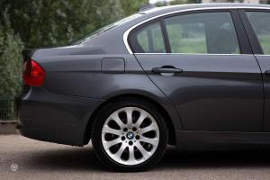 Pelēks BMW 325 2006 Viļņa, ar dzinēja tilpumu 2.99 L un nobraukumu 323 tūkst. km par 3700 €, foto 5 vietnē AUTOMOTO.COM.LV