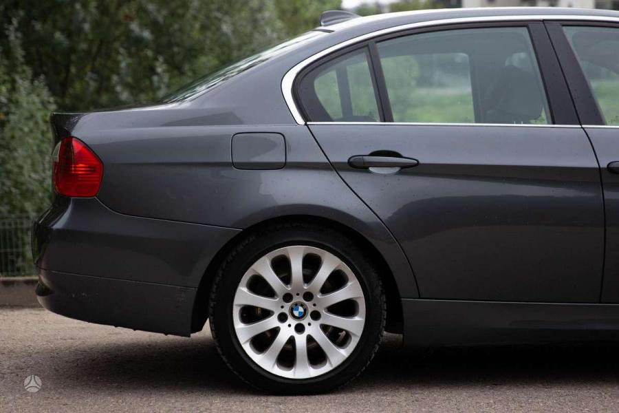 Pelēks BMW 325 2006 Viļņa, ar dzinēja tilpumu 2.99 L un nobraukumu 323 tūkst. km par 3700 €, foto 5 vietnē AUTOMOTO.COM.LV