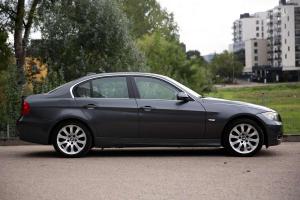 Pelēks BMW 325 2006 Viļņa, ar dzinēja tilpumu 2.99 L un nobraukumu 323 tūkst. km par 3700 €, foto 6 vietnē AUTOMOTO.COM.LV