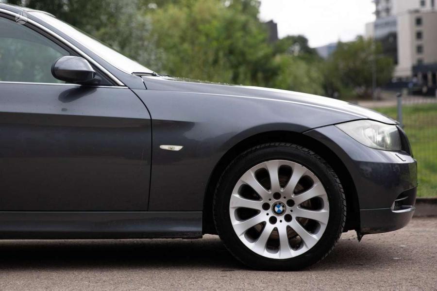 Pelēks BMW 325 2006 Viļņa, ar dzinēja tilpumu 2.99 L un nobraukumu 323 tūkst. km par 3700 €, foto 7 vietnē AUTOMOTO.COM.LV