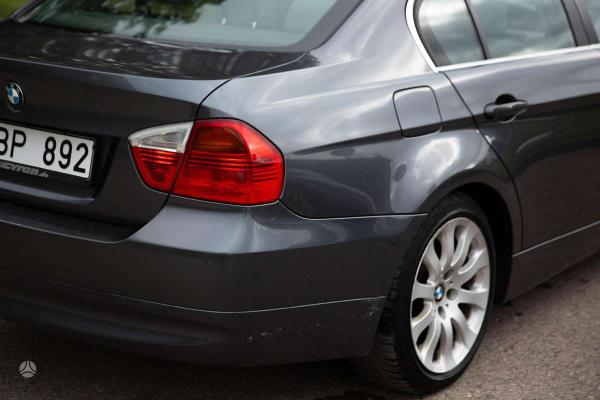 Grey BMW 325 2006 in Vilnius, with an engine capacity of 2.99 L and mileage of 323 thousand km for 3700 €, photo 9 on AUTOMOTO.COM.LV