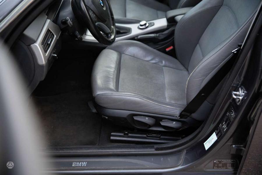 Pelēks BMW 325 2006 Viļņa, ar dzinēja tilpumu 2.99 L un nobraukumu 323 tūkst. km par 3700 €, foto 13 vietnē AUTOMOTO.COM.LV