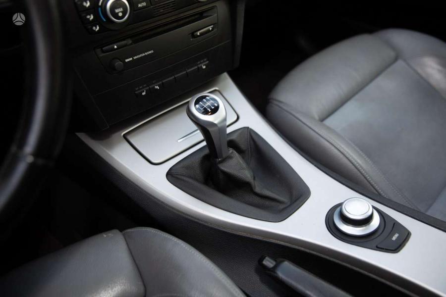 Pelēks BMW 325 2006 Viļņa, ar dzinēja tilpumu 2.99 L un nobraukumu 323 tūkst. km par 3700 €, foto 16 vietnē AUTOMOTO.COM.LV