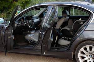Pelēks BMW 325 2006 Viļņa, ar dzinēja tilpumu 2.99 L un nobraukumu 323 tūkst. km par 3700 €, foto 17 vietnē AUTOMOTO.COM.LV