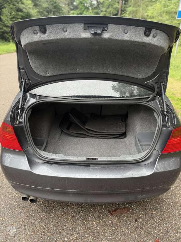 Grey BMW 325 2006 in Vilnius, with an engine capacity of 3.00 L and mileage of 337 thousand km for 4700 €, photo 2 on AUTOMOTO.COM.LV