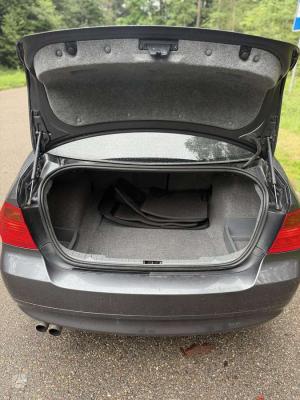 Pelēks BMW 325 2006 Viļņa, ar dzinēja tilpumu 3.00 L un nobraukumu 337 tūkst. km par 4700 €, foto 3 vietnē AUTOMOTO.COM.LV