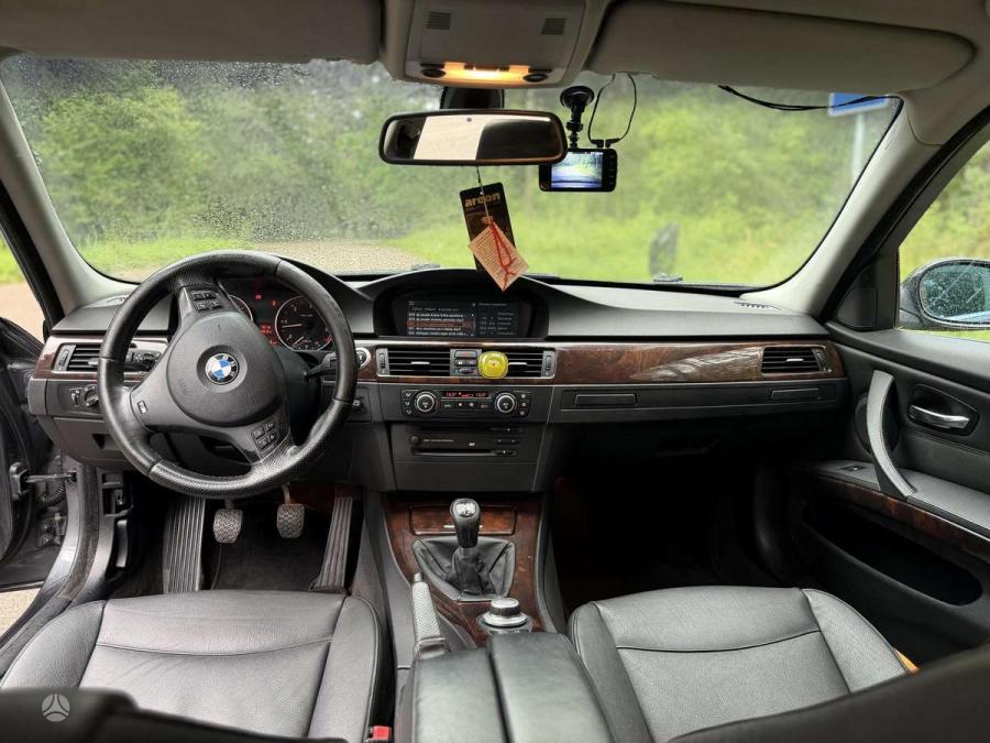 Pelēks BMW 325 2006 Viļņa, ar dzinēja tilpumu 3.00 L un nobraukumu 337 tūkst. km par 4700 €, foto 5 vietnē AUTOMOTO.COM.LV