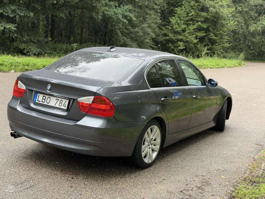 Pelēks BMW 325 2006 Viļņa, ar dzinēja tilpumu 3.00 L un nobraukumu 337 tūkst. km par 4700 €, foto 7 vietnē AUTOMOTO.COM.LV