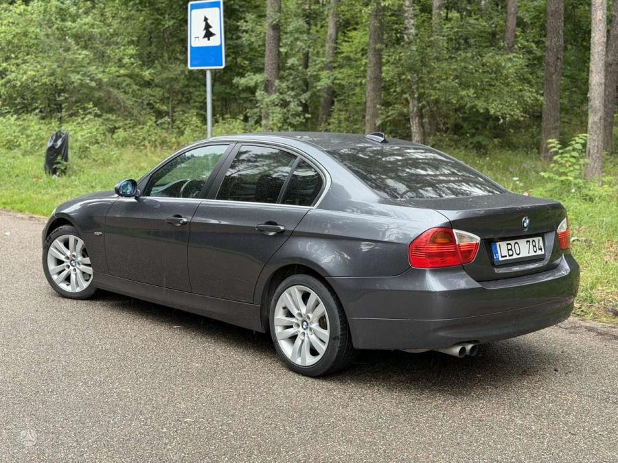 Pelēks BMW 325 2006 Viļņa, ar dzinēja tilpumu 3.00 L un nobraukumu 337 tūkst. km par 4700 €, foto 8 vietnē AUTOMOTO.COM.LV
