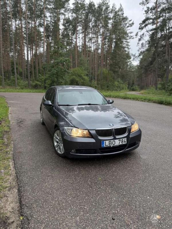 Grey BMW 325 2006 in Vilnius, with an engine capacity of 3.00 L and mileage of 337 thousand km for 4700 €, photo 9 on AUTOMOTO.COM.LV