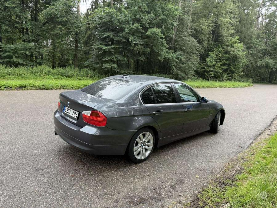 Pelēks BMW 325 2006 Viļņa, ar dzinēja tilpumu 3.00 L un nobraukumu 337 tūkst. km par 4700 €, foto 11 vietnē AUTOMOTO.COM.LV