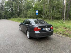 Pelēks BMW 325 2006 Viļņa, ar dzinēja tilpumu 3.00 L un nobraukumu 337 tūkst. km par 4700 €, foto 12 vietnē AUTOMOTO.COM.LV