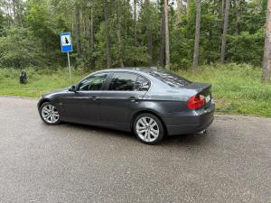 Pelēks BMW 325 2006 Viļņa, ar dzinēja tilpumu 3.00 L un nobraukumu 337 tūkst. km par 4700 €, foto 13 vietnē AUTOMOTO.COM.LV
