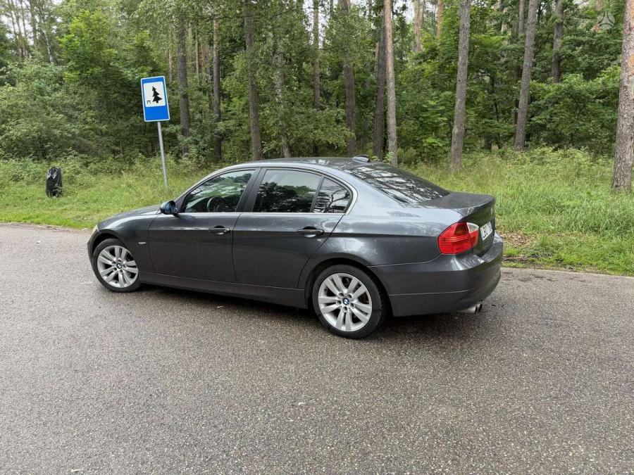 Pelēks BMW 325 2006 Viļņa, ar dzinēja tilpumu 3.00 L un nobraukumu 337 tūkst. km par 4700 €, foto 13 vietnē AUTOMOTO.COM.LV