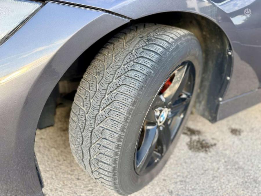 Pelēks BMW 325 2006 Kauņa, ar dzinēja tilpumu 2.49 L un nobraukumu 337 tūkst. km par 5000 €, foto 12 vietnē AUTOMOTO.COM.LV