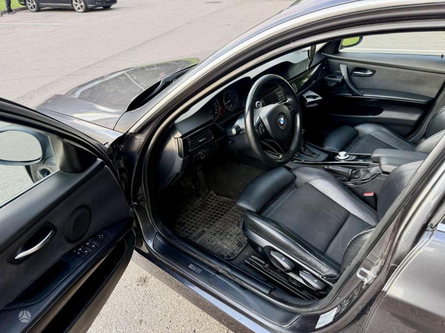 Pelēks BMW 325 2006 Kauņa, ar dzinēja tilpumu 2.49 L un nobraukumu 337 tūkst. km par 5000 €, foto 14 vietnē AUTOMOTO.COM.LV