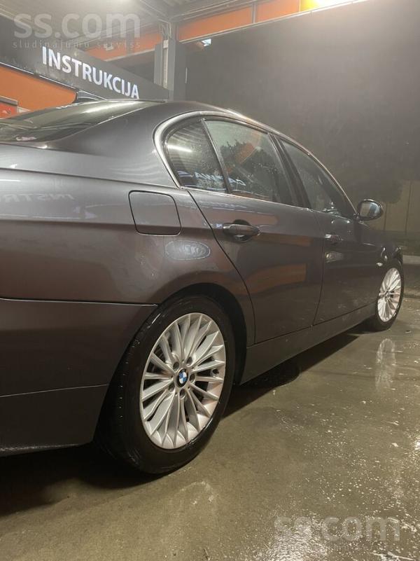 BMW 325 2006 in Riga on AUTOMOTO.COM.LV Grey BMW 325 2006 in Riga, with an engine capacity of 2.50 L and mileage of 315 thousand km for 4200 €, photo 8 on AUTOMOTO.COM.LV