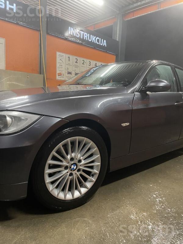 BMW 325 2006 in Riga on AUTOMOTO.COM.LV Grey BMW 325 2006 in Riga, with an engine capacity of 2.50 L and mileage of 315 thousand km for 4200 €, photo 10 on AUTOMOTO.COM.LV