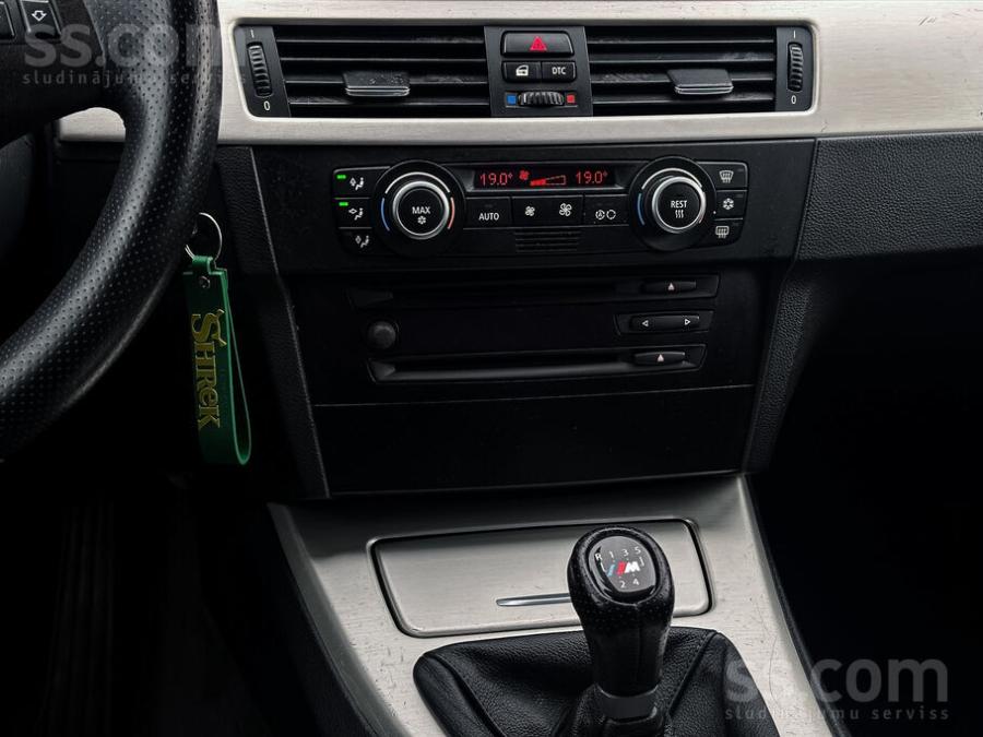 Pelēks BMW 325 2007 Rīga, ar dzinēja tilpumu 3.00 L un nobraukumu 357 tūkst. km par 5650 €, foto 15 vietnē AUTOMOTO.COM.LV