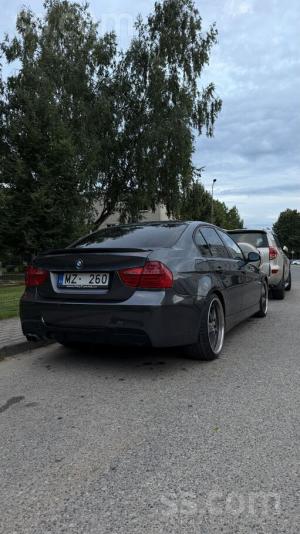 Grey BMW 325 2007 in Riga, with an engine capacity of 3.00 L and mileage of 303 thousand km for 5500 €, photo 5 on AUTOMOTO.COM.LV