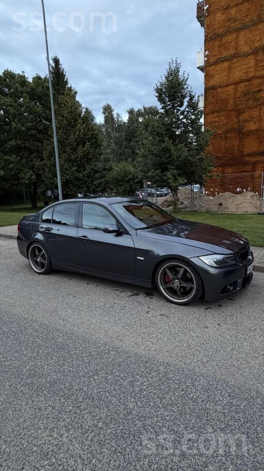 Grey BMW 325 2007 in Riga, with an engine capacity of 3.00 L and mileage of 303 thousand km for 5500 €, photo 6 on AUTOMOTO.COM.LV