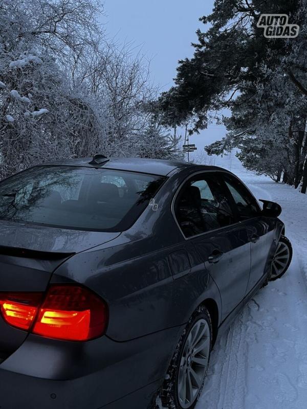 Pelēks BMW 325 2009 Klaipėda, ar dzinēja tilpumu 3.00 L un nobraukumu 241 tūkst. km par 6000 €, foto 6 vietnē AUTOMOTO.COM.LV