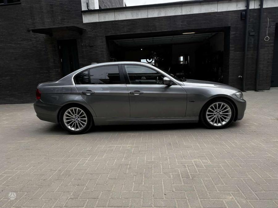 Grey BMW 325 2009 in Vilnius, with an engine capacity of 2.99 L and mileage of 220 thousand km for 6999 €, photo 9 on AUTOMOTO.COM.LV