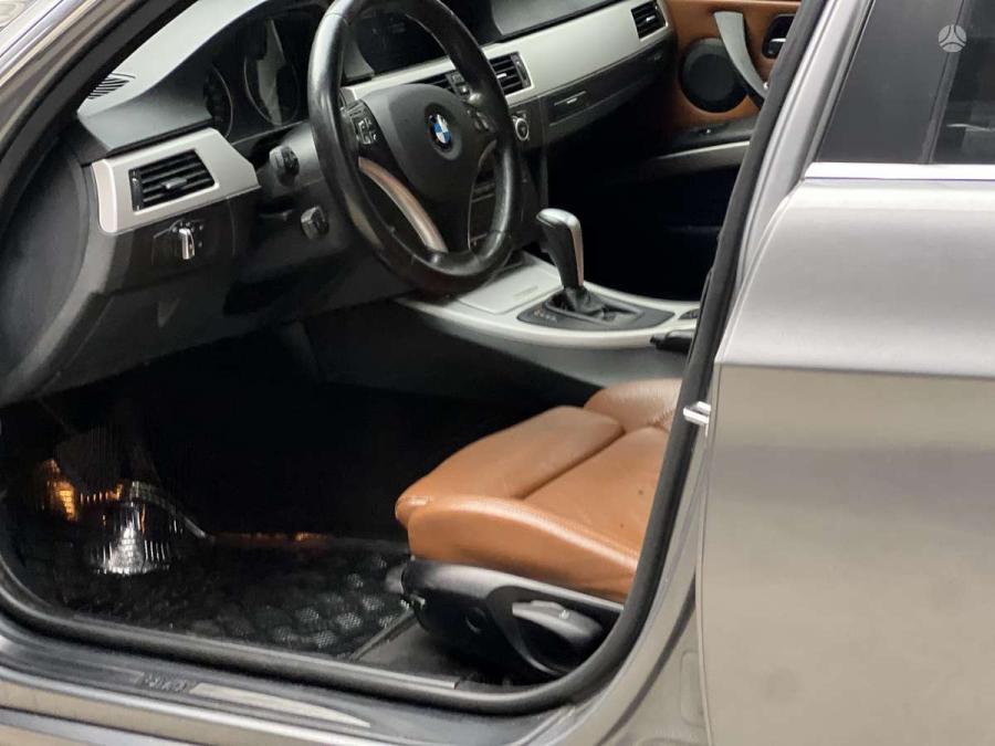 Grey BMW 325 2009 in Vilnius, with an engine capacity of 2.99 L and mileage of 220 thousand km for 6999 €, photo 12 on AUTOMOTO.COM.LV