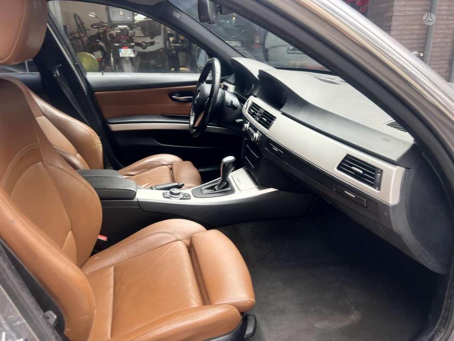 Grey BMW 325 2009 in Vilnius, with an engine capacity of 2.99 L and mileage of 220 thousand km for 6999 €, photo 14 on AUTOMOTO.COM.LV