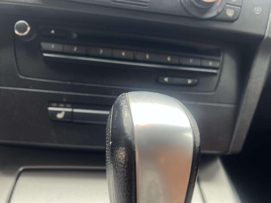 Grey BMW 325 2009 in Vilnius, with an engine capacity of 2.99 L and mileage of 220 thousand km for 6999 €, photo 16 on AUTOMOTO.COM.LV