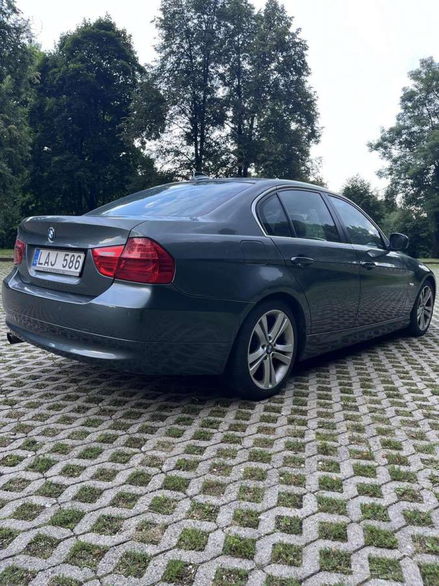 Grey BMW 325 2009 in Vilnius, with an engine capacity of 2.99 L and mileage of 311 thousand km for 6400 €, photo 4 on AUTOMOTO.COM.LV