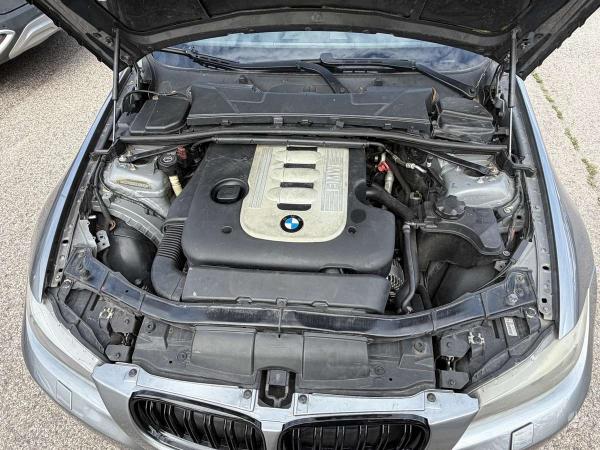 Grey BMW 325 2009 in Vilnius, with an engine capacity of 2.99 L and mileage of 220 thousand km for 6250 €, photo 7 on AUTOMOTO.COM.LV