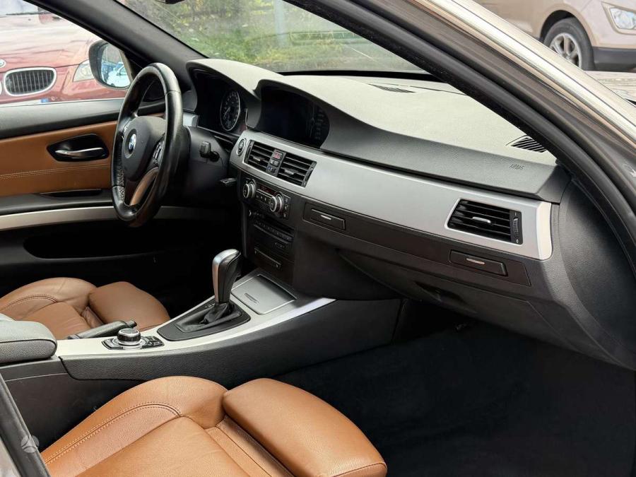 Pelēks BMW 325 2009 Viļņa, ar dzinēja tilpumu 2.99 L un nobraukumu 220 tūkst. km par 6250 €, foto 12 vietnē AUTOMOTO.COM.LV