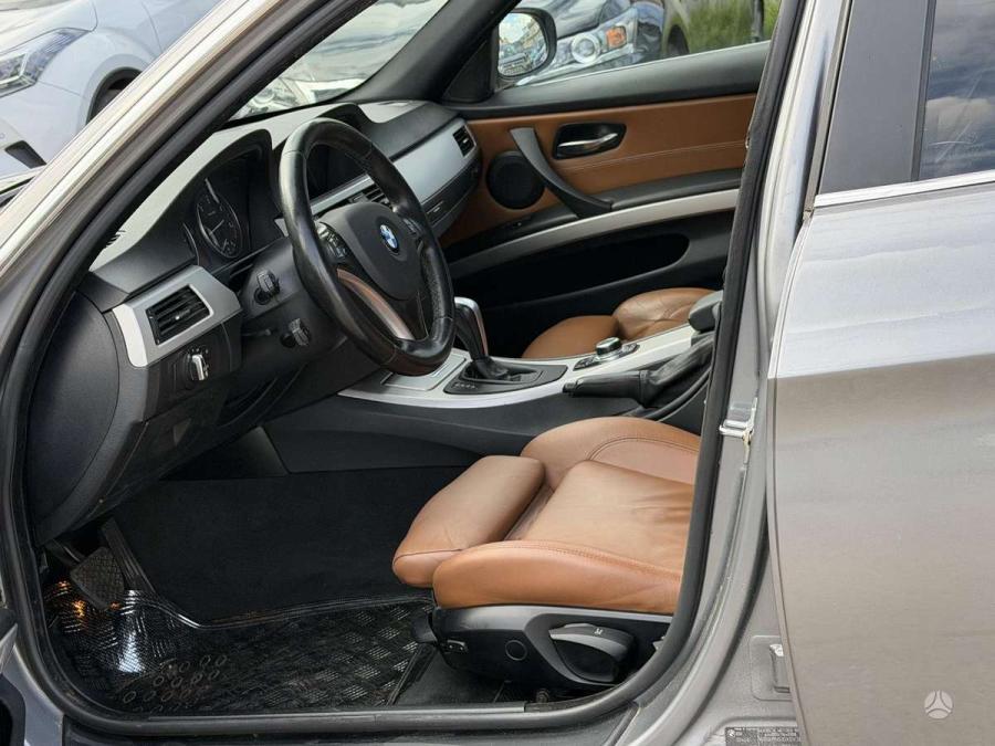 Pelēks BMW 325 2009 Viļņa, ar dzinēja tilpumu 2.99 L un nobraukumu 220 tūkst. km par 6250 €, foto 14 vietnē AUTOMOTO.COM.LV