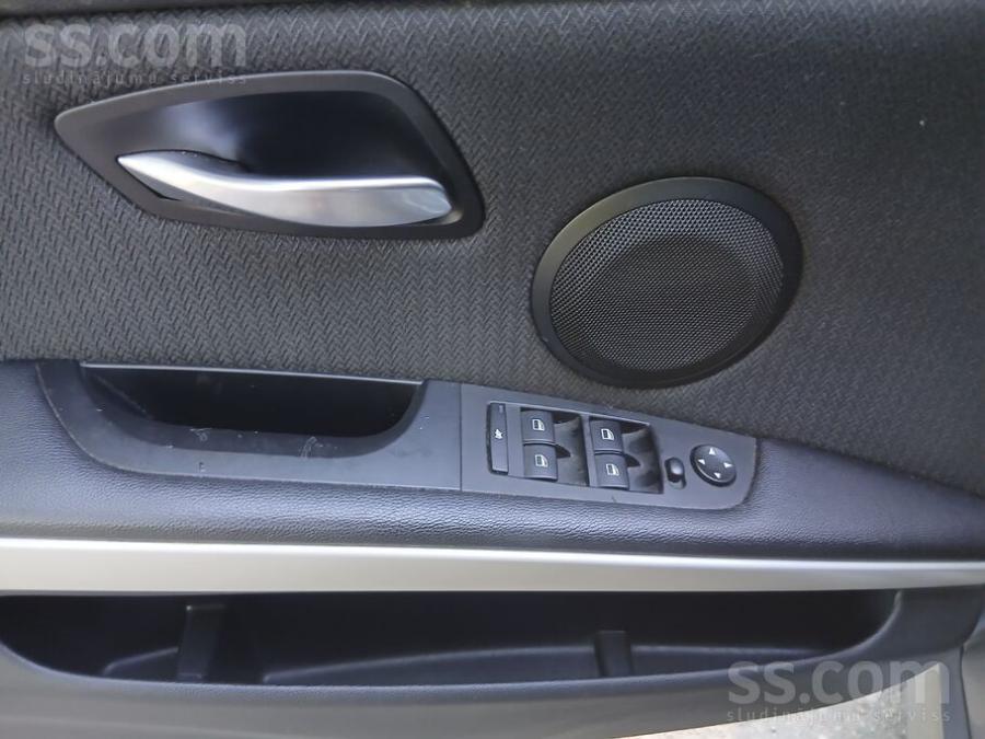Pelēks BMW 325 2009 Ogre, ar dzinēja tilpumu 3.00 L un nobraukumu 288 tūkst. km par 4750 €, foto 10 vietnē AUTOMOTO.COM.LV