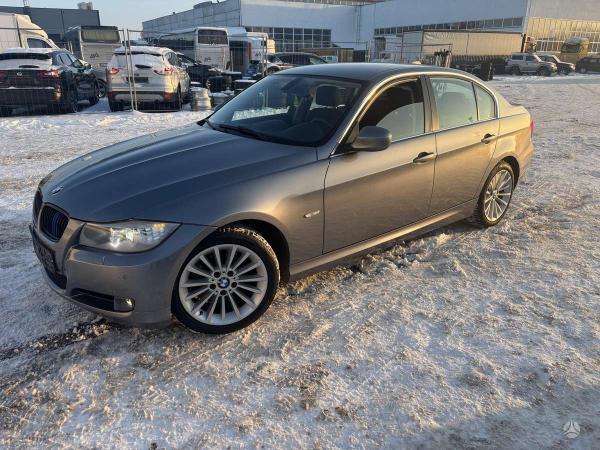 Pelēks BMW 325 2010 Marijampole, ar dzinēja tilpumu 2.99 L un nobraukumu 284 tūkst. km par 5950 €, foto 2 vietnē AUTOMOTO.COM.LV