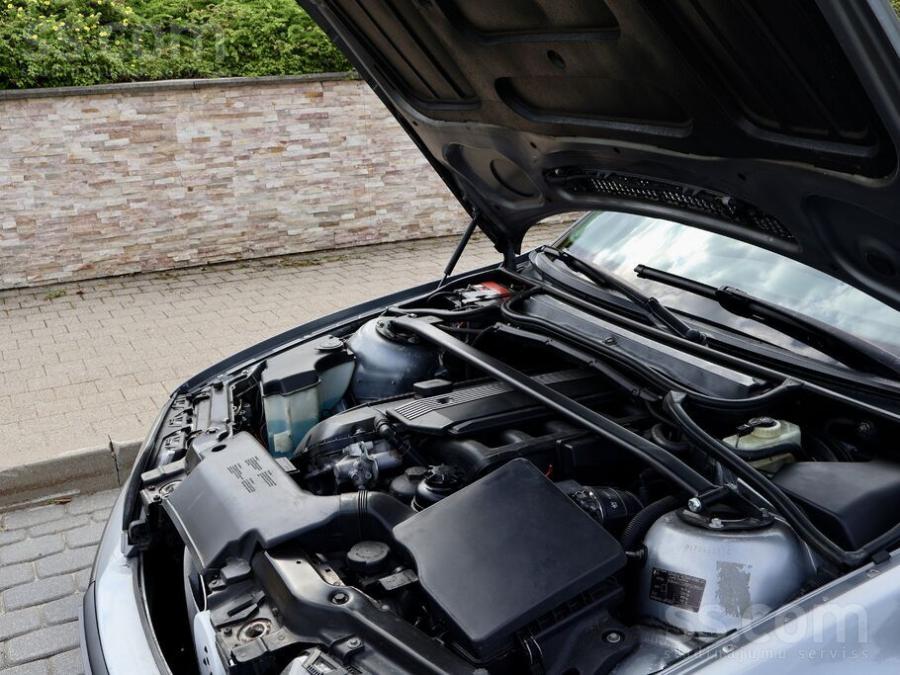 Pelēks BMW 325 2003 Ogre, ar dzinēja tilpumu 2.50 L un nobraukumu 248 tūkst. km par 3800 €, foto 16 vietnē AUTOMOTO.COM.LV