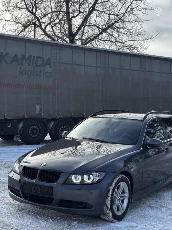 Pelēks BMW 325 2006 Utena, ar dzinēja tilpumu 2.50 L un nobraukumu 251 tūkst. km par 3750 €, foto 2 vietnē AUTOMOTO.COM.LV