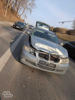 Pelēks BMW 325 2006 Viļņa, ar dzinēja tilpumu 2.50 L un nobraukumu 297 tūkst. km par 2700 €, foto 3 vietnē AUTOMOTO.COM.LV