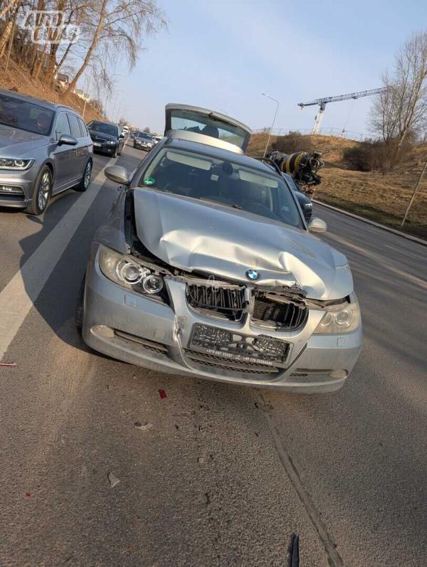 Grey BMW 325 2006 in Vilnius, with an engine capacity of 2.50 L and mileage of 297 thousand km for 2700 €, photo 4 on AUTOMOTO.COM.LV