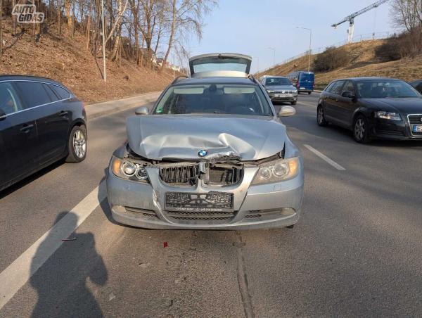 Grey BMW 325 2006 in Vilnius, with an engine capacity of 2.50 L and mileage of 297 thousand km for 2700 €, photo 5 on AUTOMOTO.COM.LV