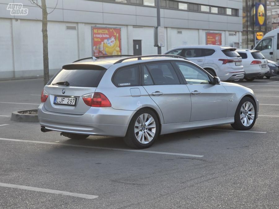 Grey BMW 325 2006 in Klaipeda, with an engine capacity of 2.50 L and mileage of 301 thousand km for 2950 €, photo 4 on AUTOMOTO.COM.LV