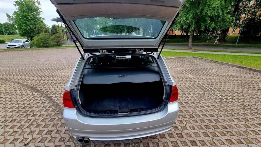 Pelēks BMW 325 2006 Cēsis, ar dzinēja tilpumu 3.00 L un nobraukumu 395 tūkst. km par 4100 €, foto 21 vietnē AUTOMOTO.COM.LV