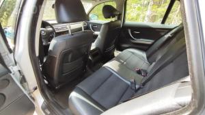 Grey BMW 325 2006 in Ogre, with an engine capacity of 3.00 L and mileage of 366 thousand km for 4050 €, photo 9 on AUTOMOTO.COM.LV