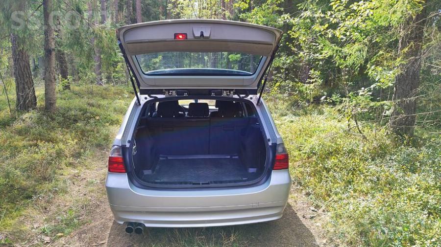 Grey BMW 325 2006 in Ogre, with an engine capacity of 3.00 L and mileage of 366 thousand km for 4050 €, photo 11 on AUTOMOTO.COM.LV