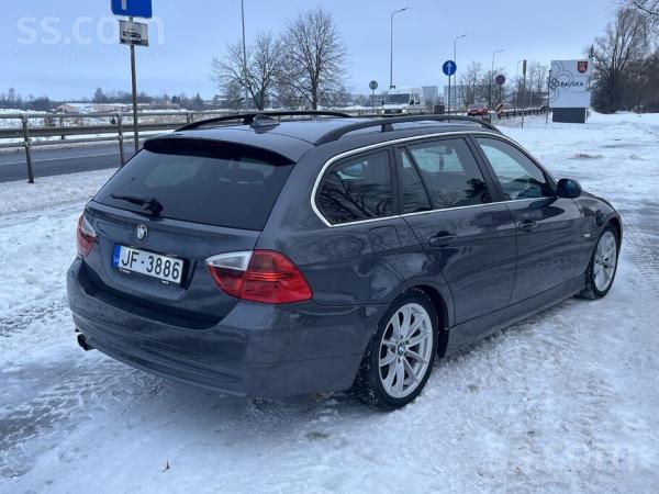 Grey BMW 325 2007 in Riga, with an engine capacity of 3.00 L and mileage of 416 thousand km for 3300 €, photo 4 on AUTOMOTO.COM.LV